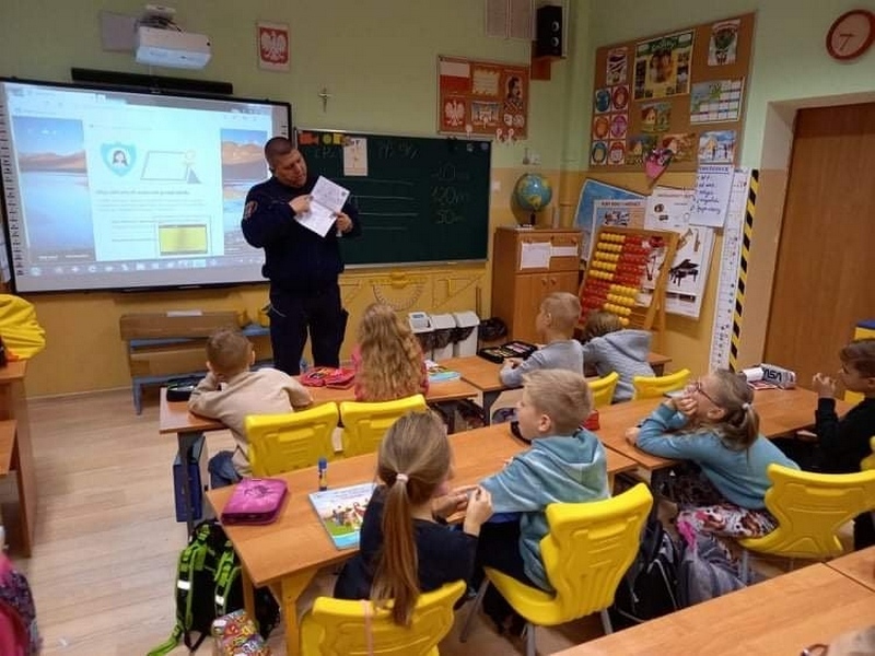Spotkanie klas pierwszych ze Strażą Miejską