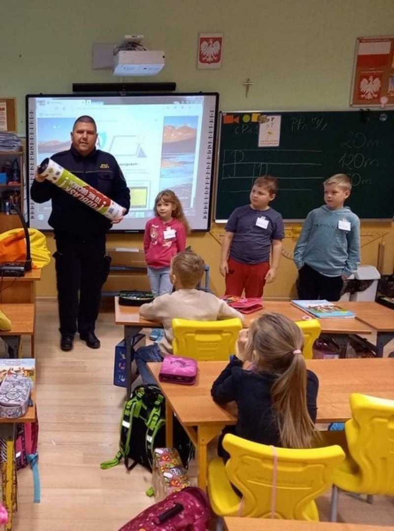 Spotkanie klas pierwszych ze Strażą Miejską